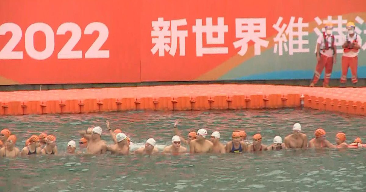 1200人參加維港渡海泳 兩港隊代表分奪競賽組男女子冠軍 | 无线新闻TVB News