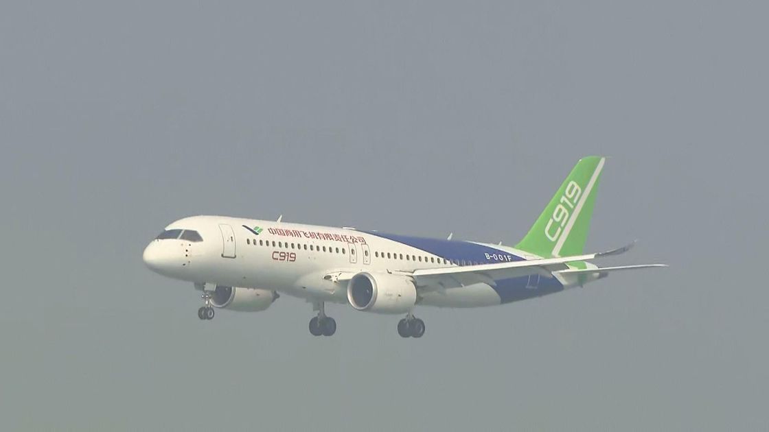 內地自主研製客機C919及ARJ21抵港 有新加坡遊客專程來港觀看 | 無綫新聞TVB News