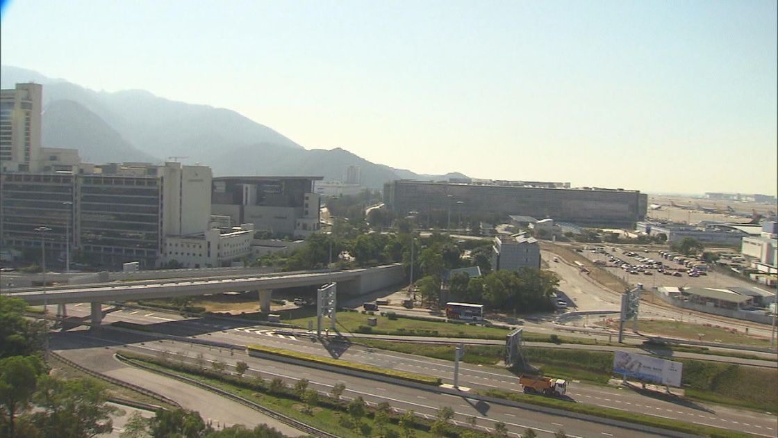 機場有貨運升降台冒煙 據悉涉組件摩打過熱 | 無綫新聞TVB News