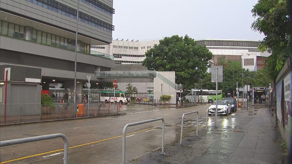 天文台一度發出黃雨警告信號 料今日大致多雲有驟雨及狂風雷暴 | 無綫新聞TVB News