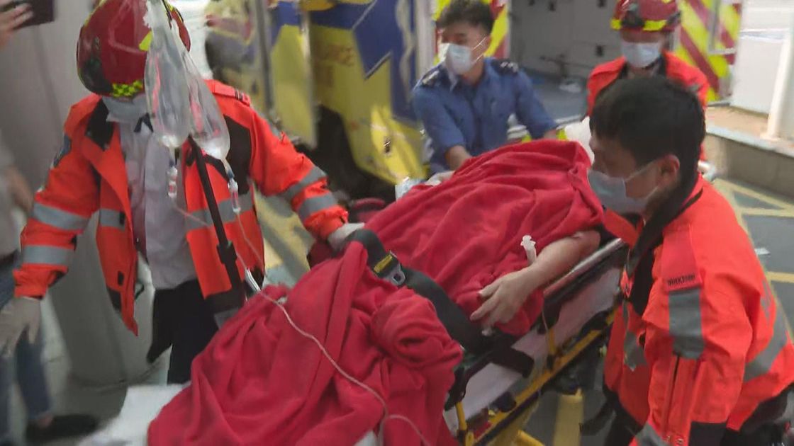 葵涌貨櫃碼頭女工被輕型貨車撞傷送院 司機被捕 | 無綫新聞TVB News