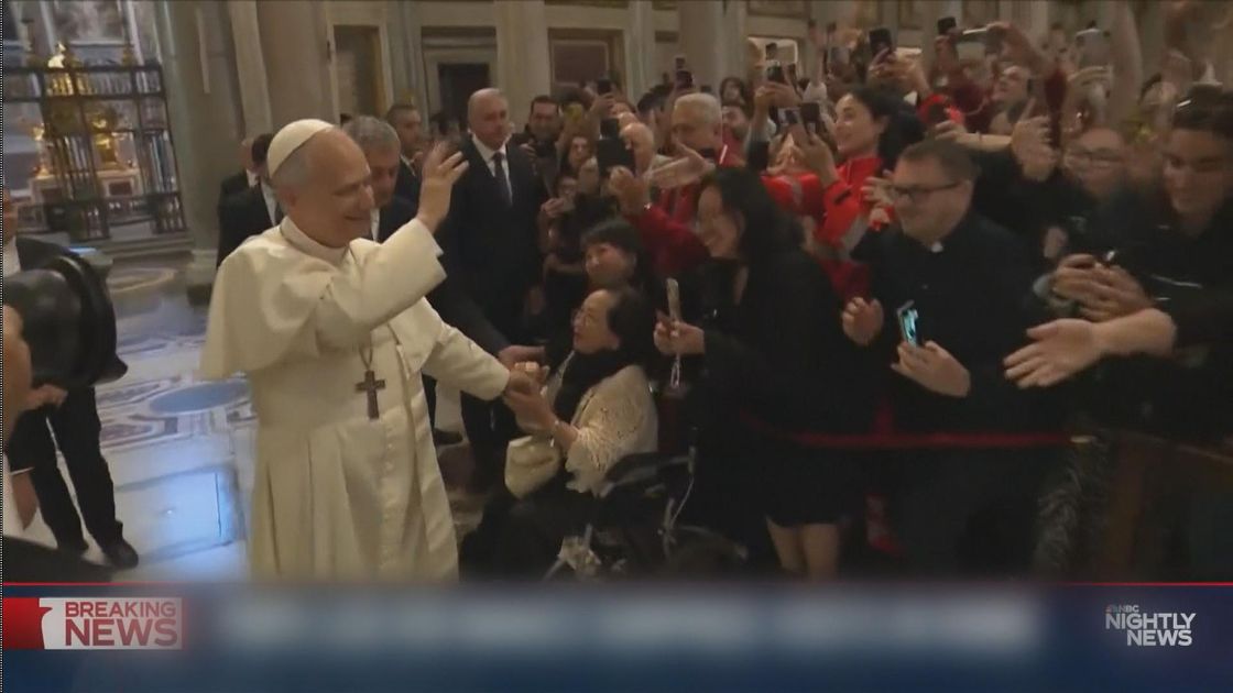 Pope Leo visits Pope Francis' tomb and Marian shrine | 無綫新聞TVB News