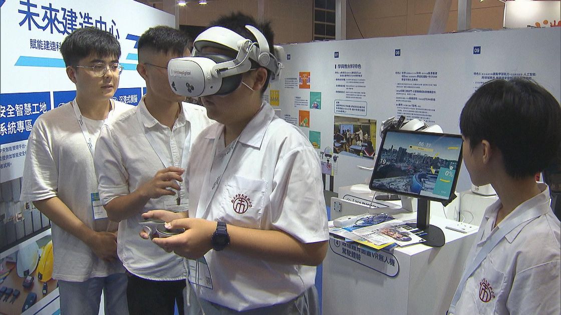 灣仔教育博覽有學生藉VR眼鏡操作無人機 量度啟德體育園主場館長度 | 無綫新聞TVB News