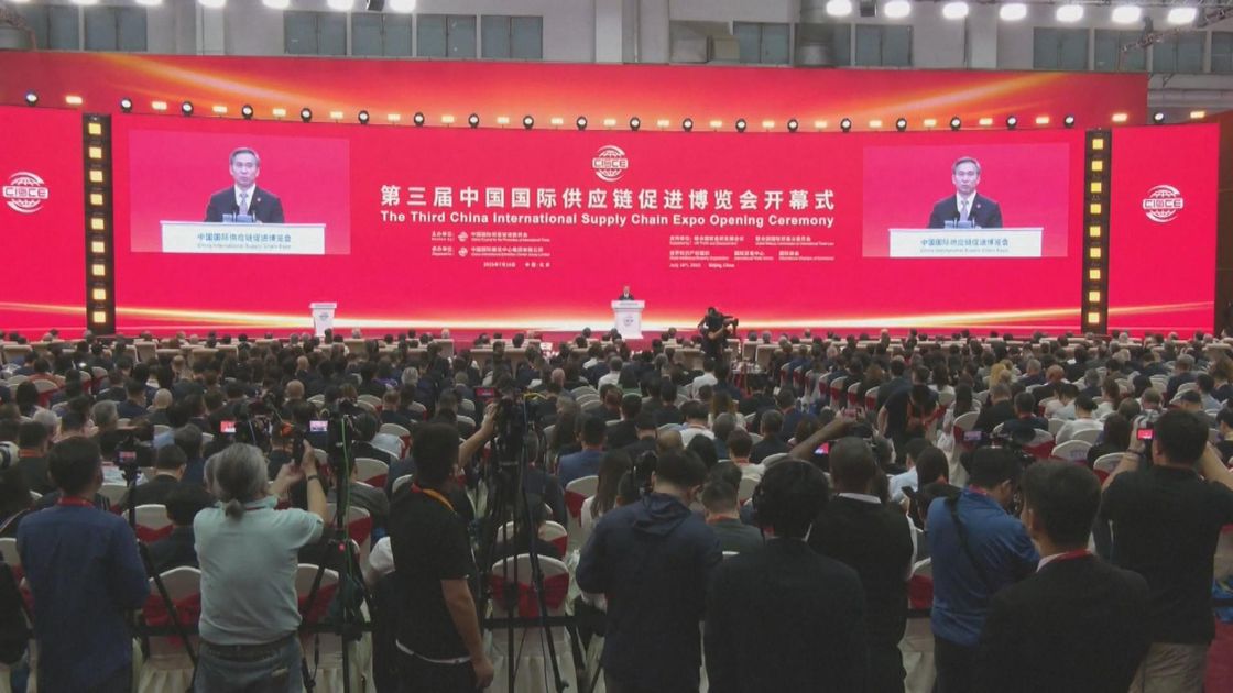 何立峰不點名批評美國加徵關稅措施 黃仁勳讚揚中國AI發展 | 無綫新聞TVB News