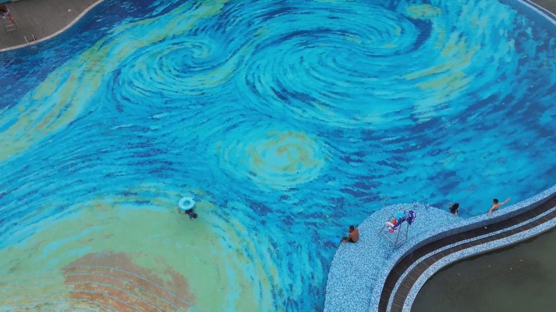 van Gogh's painting appears in Chengdu's swimming pool | 無綫新聞TVB News