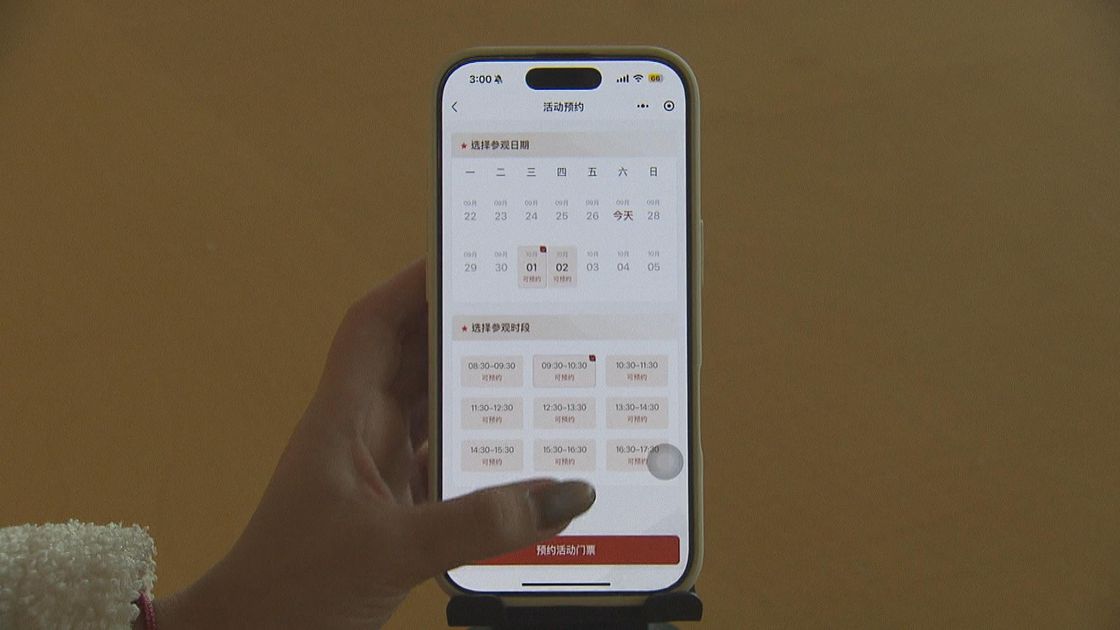 2 PLA naval ships berthing in HK on National Day | 無綫新聞TVB News