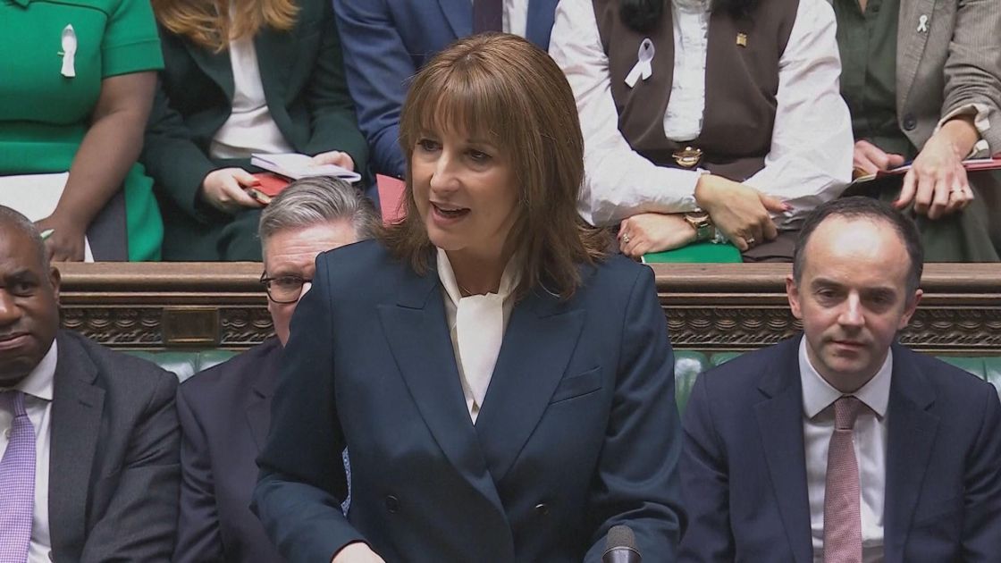 Britons face tax rises after Reeves' budget | 無綫新聞TVB News