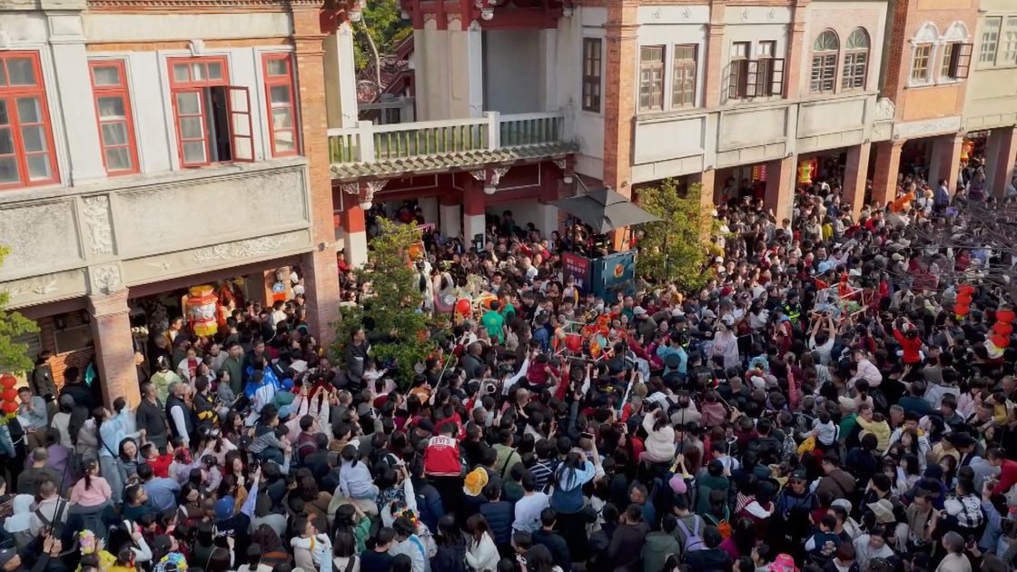 Mainland scenic spots packed as Spring Festival holiday passes halfway ...